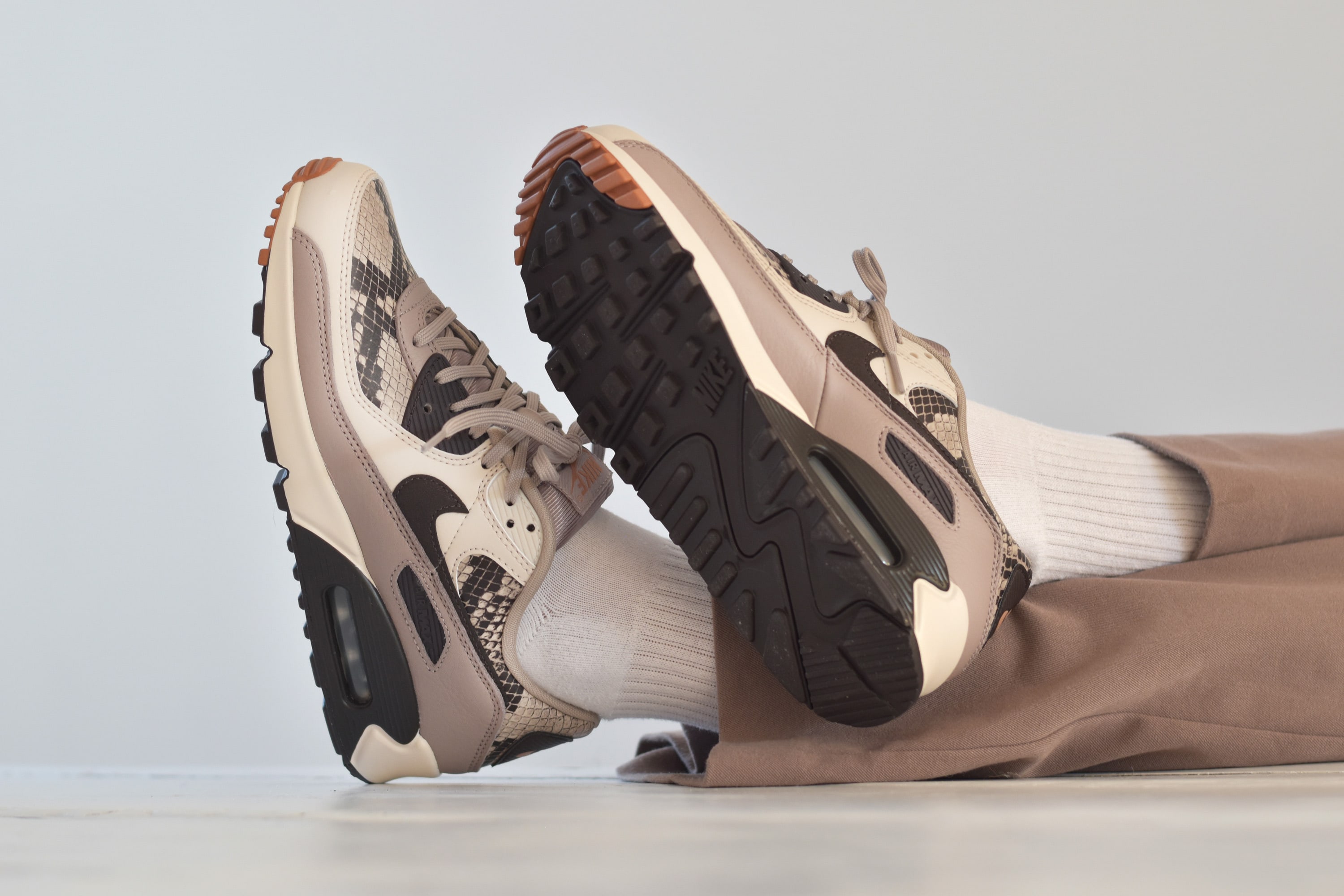 Vier het jaar van de slang met de Nike Air Max 90… | Sneaker Squad