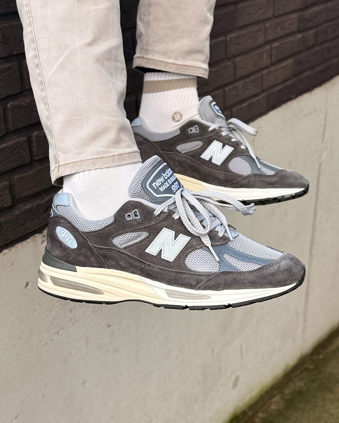 New Balance tilt de 991v2 “Forged Iron” met donkere… | Sneaker Squad