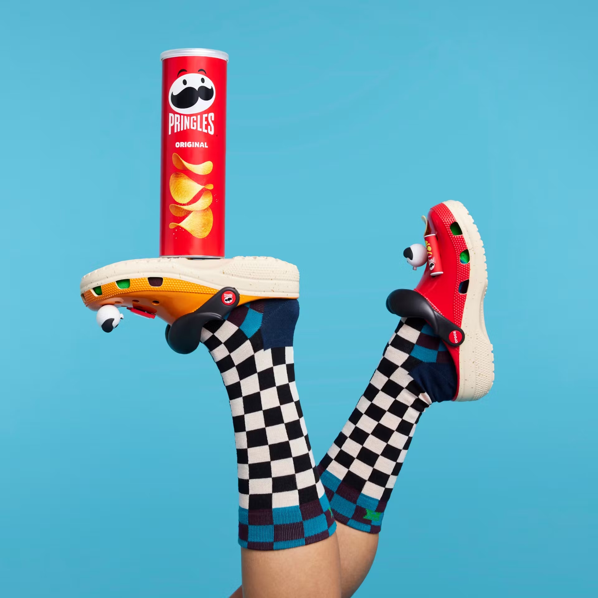 Snackmerk Pringles en Crocs komen samen met… | Sneaker Squad